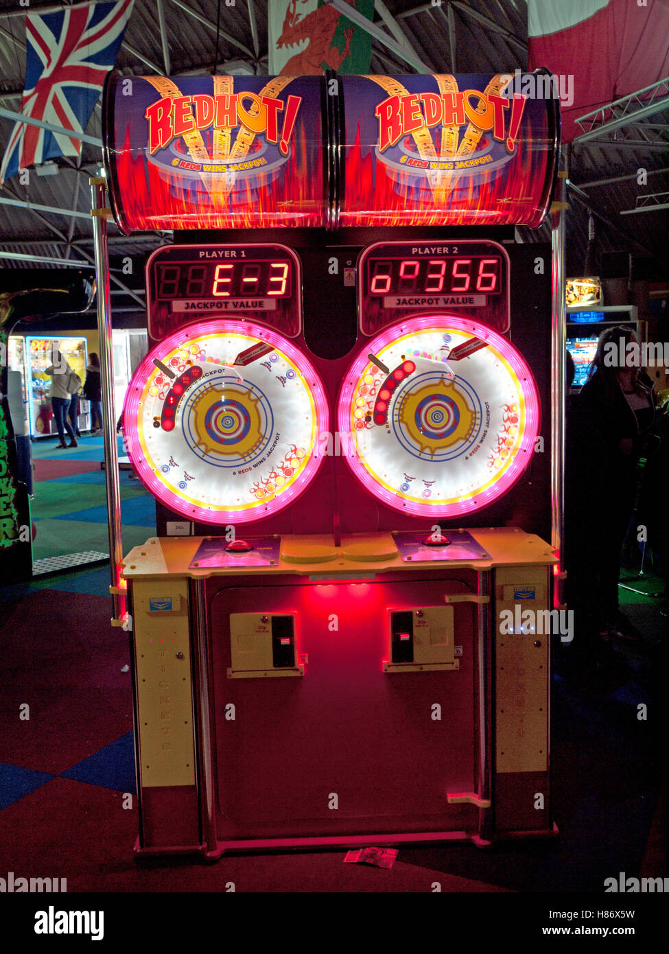 An amusement in an arcade on Brighton Pier Stock Photo - Alamy