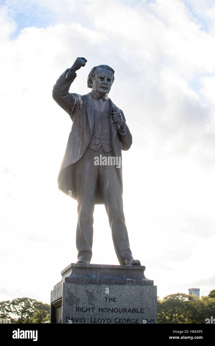 Statue of david lloyd george hi-res stock photography and images - Alamy