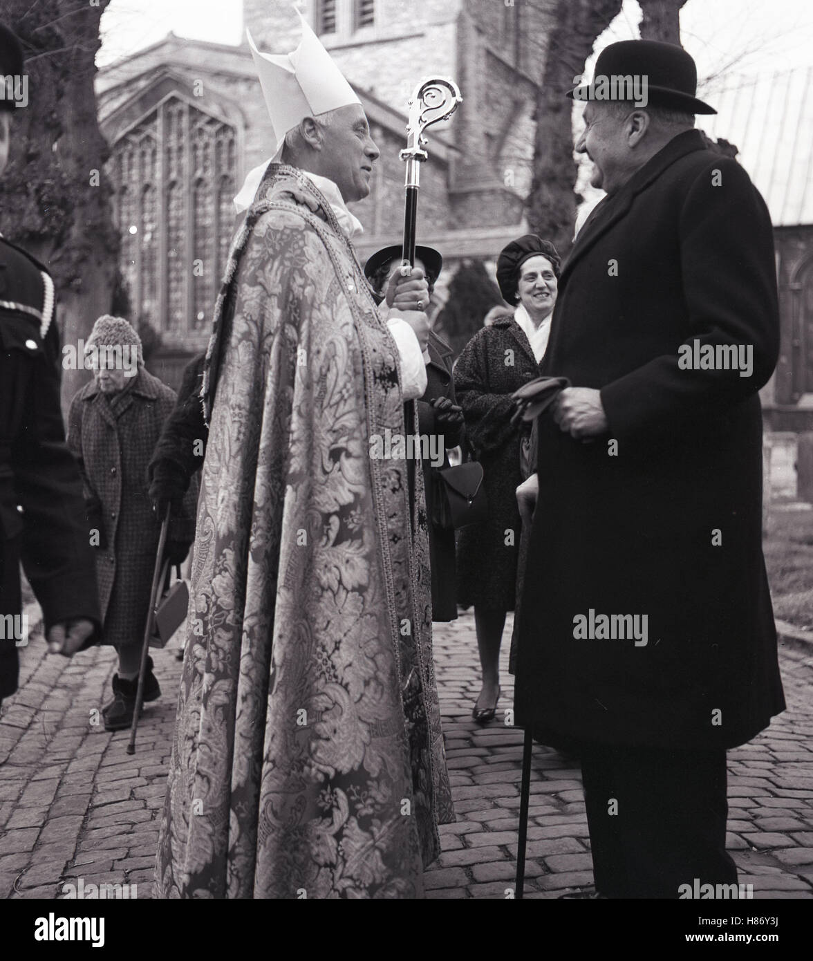 Roman catholic priest 1965 hi-res stock photography and images - Alamy