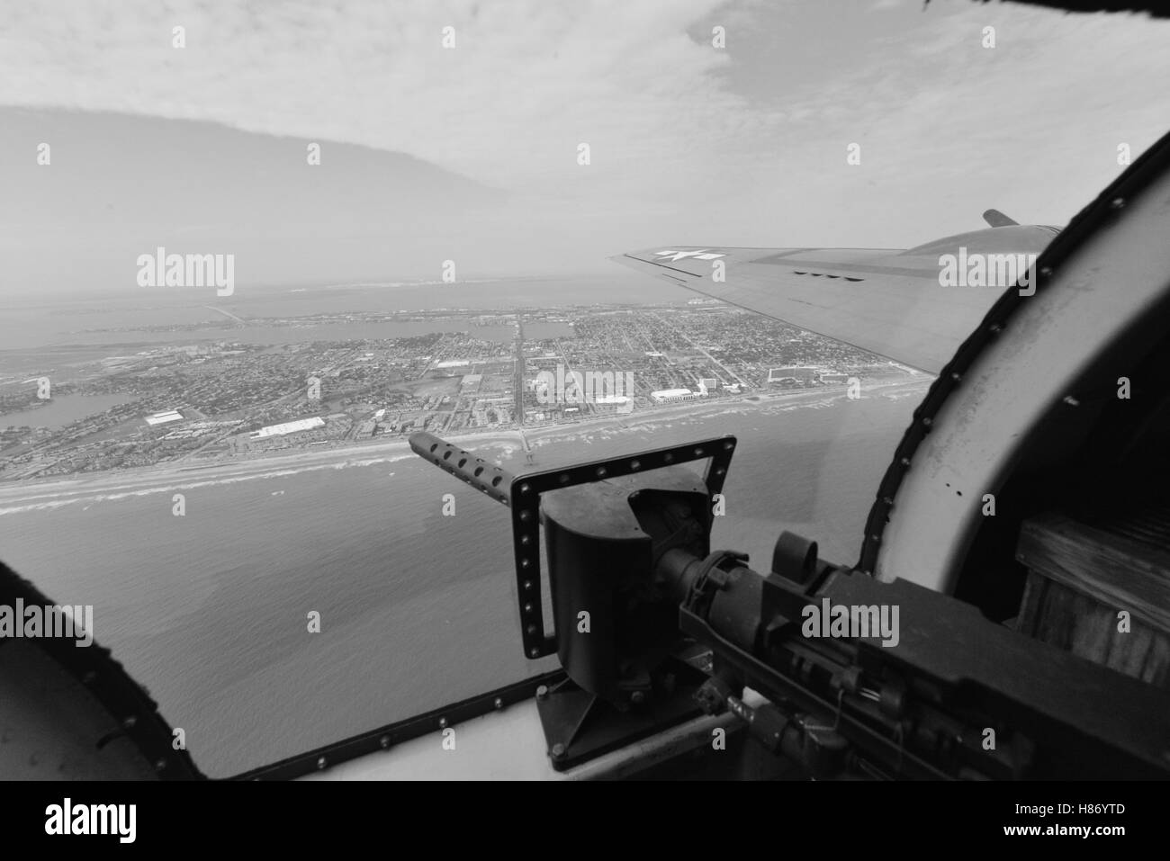 B 17 flying fortress gunner hi-res stock photography and images - Alamy
