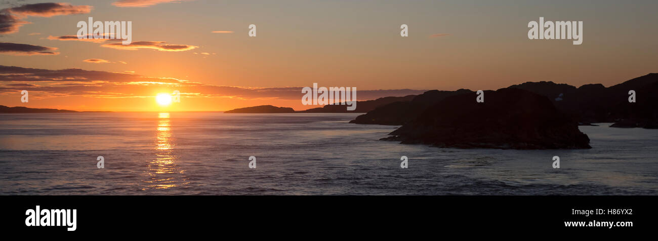 Midnight sun, Frobisher Bay, Baffin Island, Nunavut, Canada Stock Photo ...