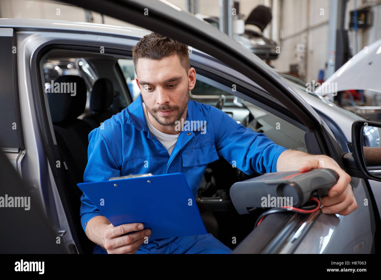 Vehicle scanning tool hi-res stock photography and images - Alamy