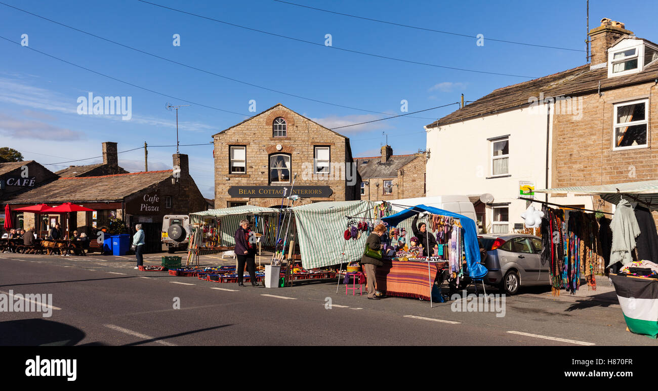 Market day hawes market town hi-res stock photography and images - Alamy