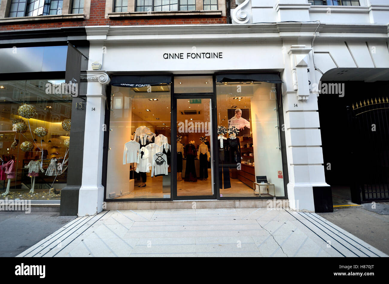 London, England, UK. Sloane Street - Anne Fontaine, ladies fashion ...