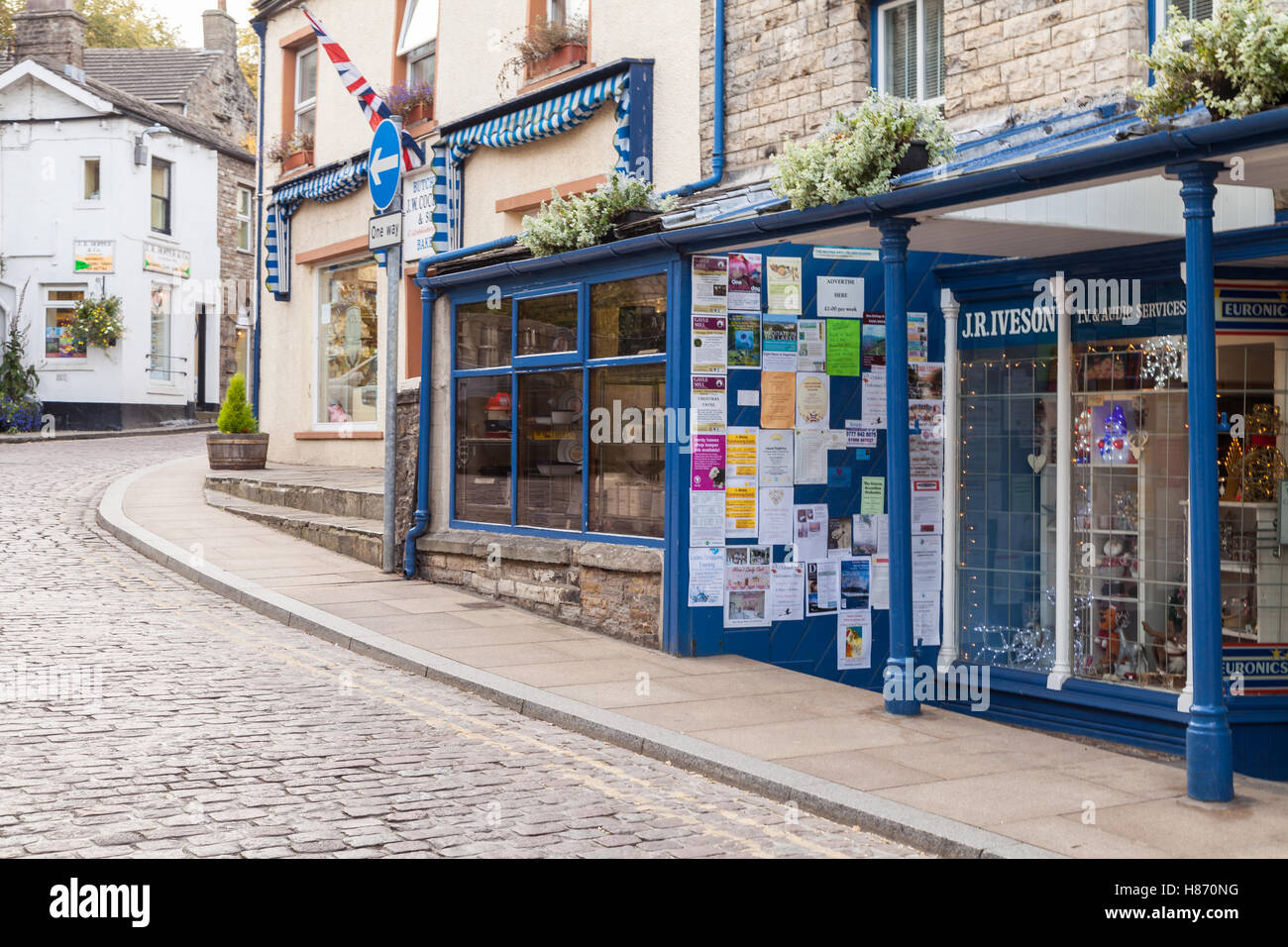 Row Of Shops High Resolution Stock Photography and Images - Alamy
