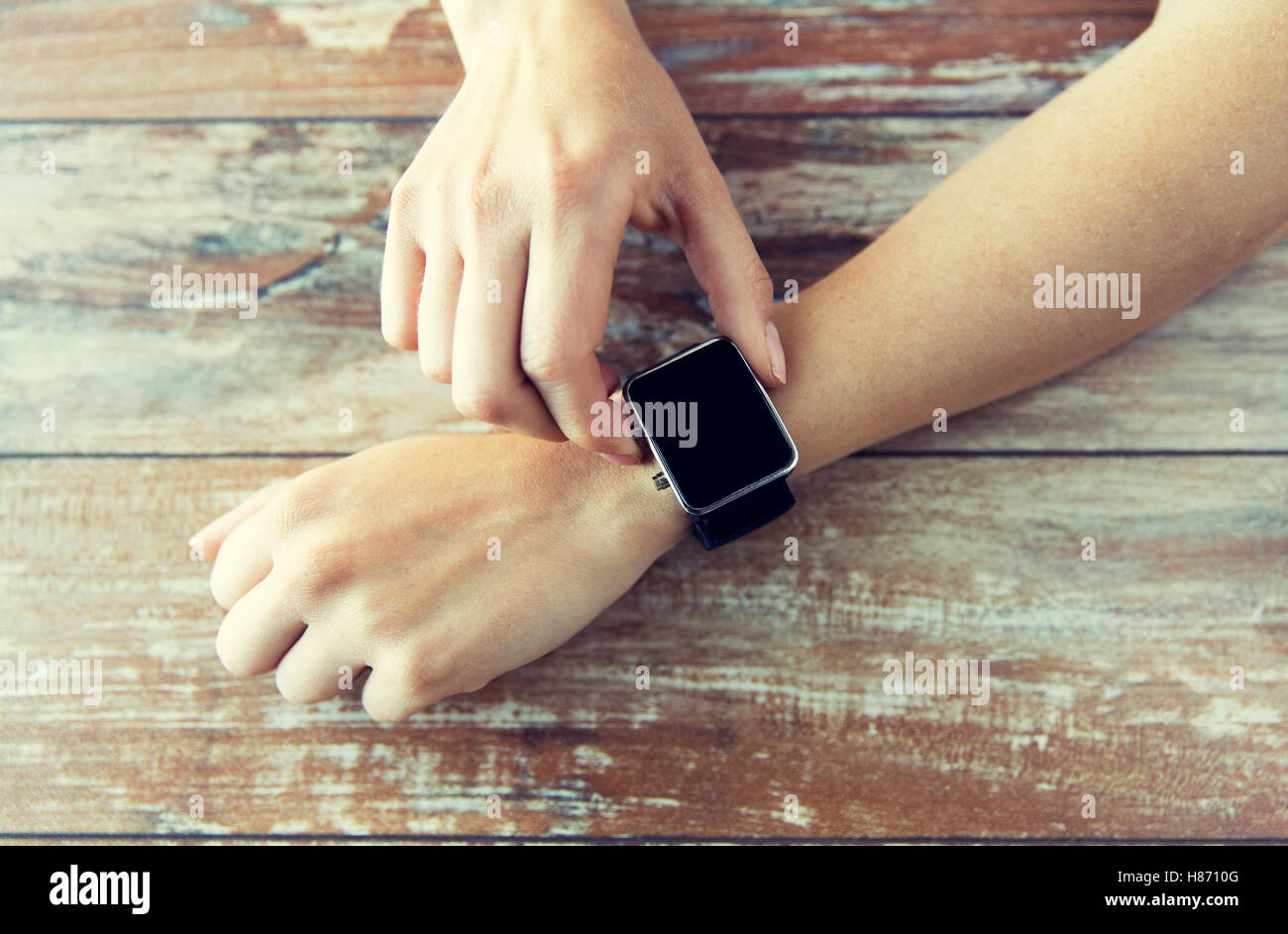 Setting the watch hi-res stock photography and images - Alamy