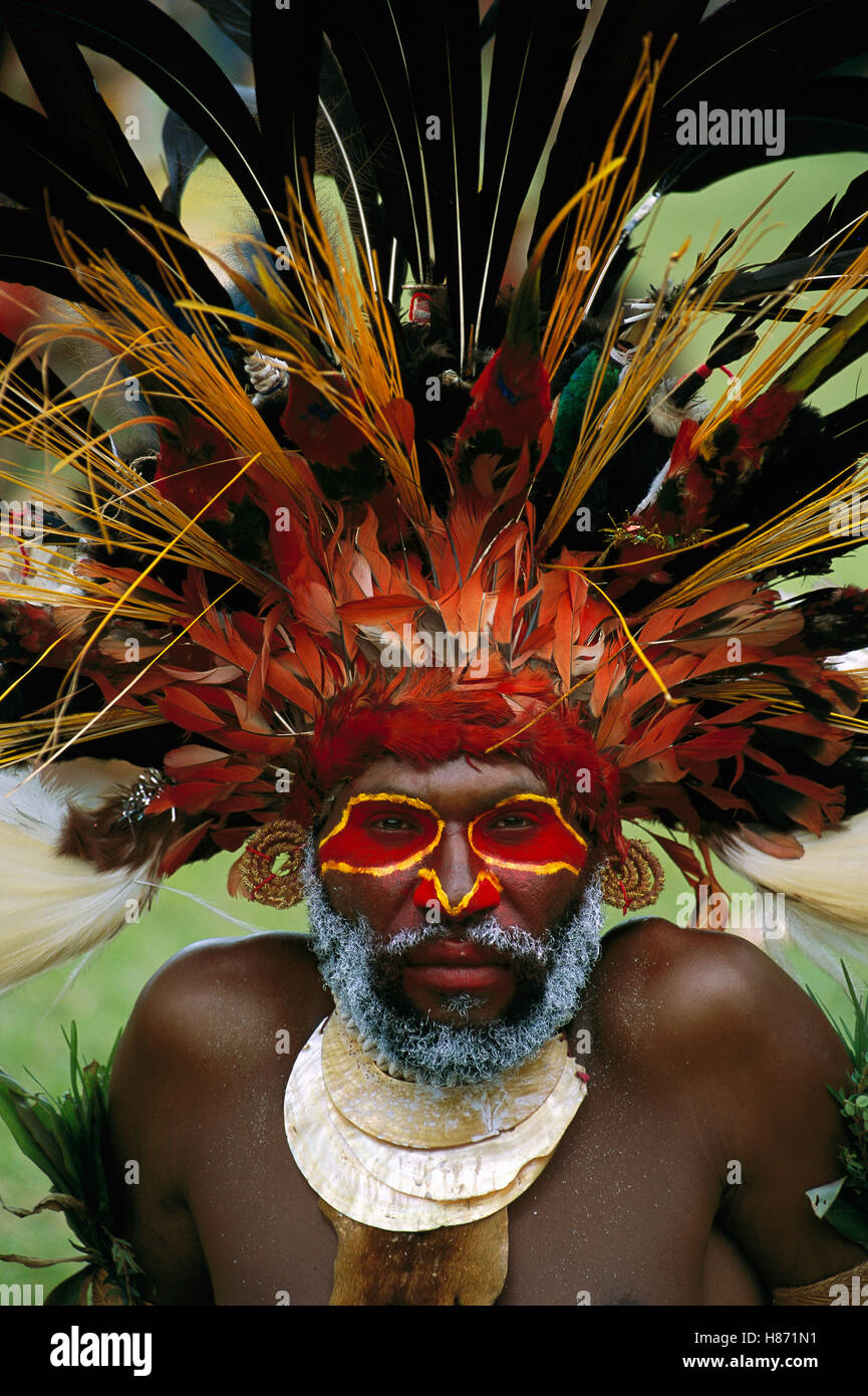 Aboriginal man wearing tribal headdress made with feathers from Bird-of ...