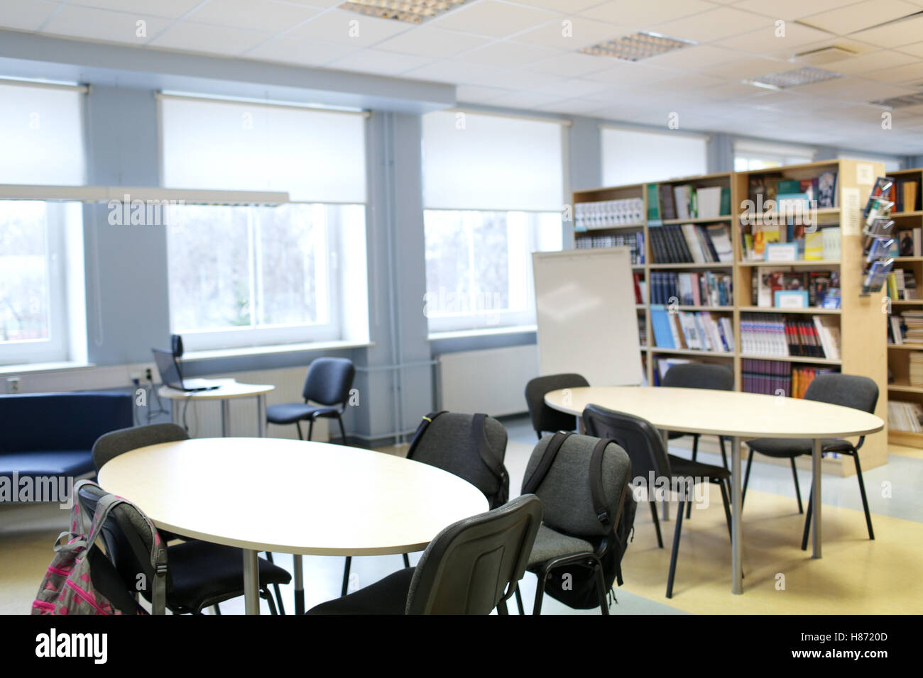 Library tables empty hi-res stock photography and images - Alamy