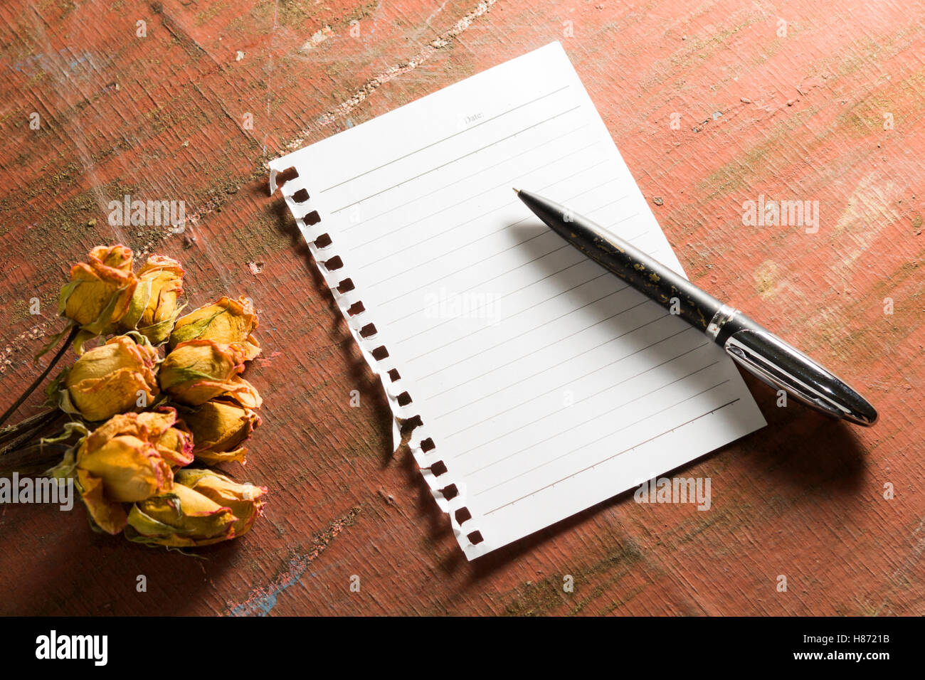 a plain paper and pen on wood table top Stock Photo - Alamy