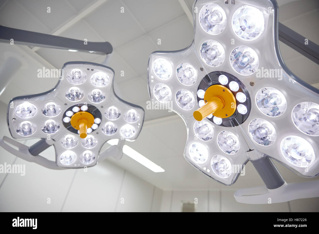 Operating room lights hi-res stock photography and images - Alamy
