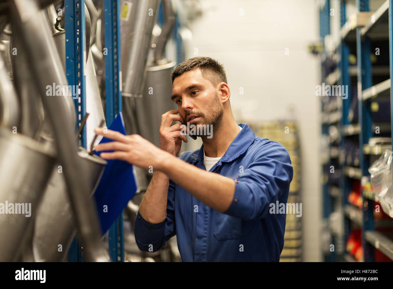 auto mechanic with clipboard at car workshop Stock Photo - Alamy