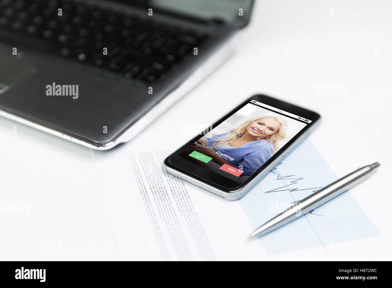 Incoming phone call screen hi-res stock photography and images - Alamy