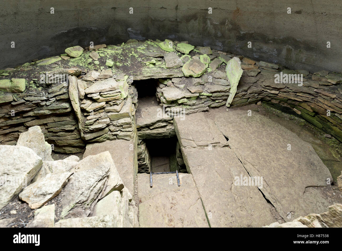 Neolithic Burial Chamber Scotland High Resolution Stock Photography and ...
