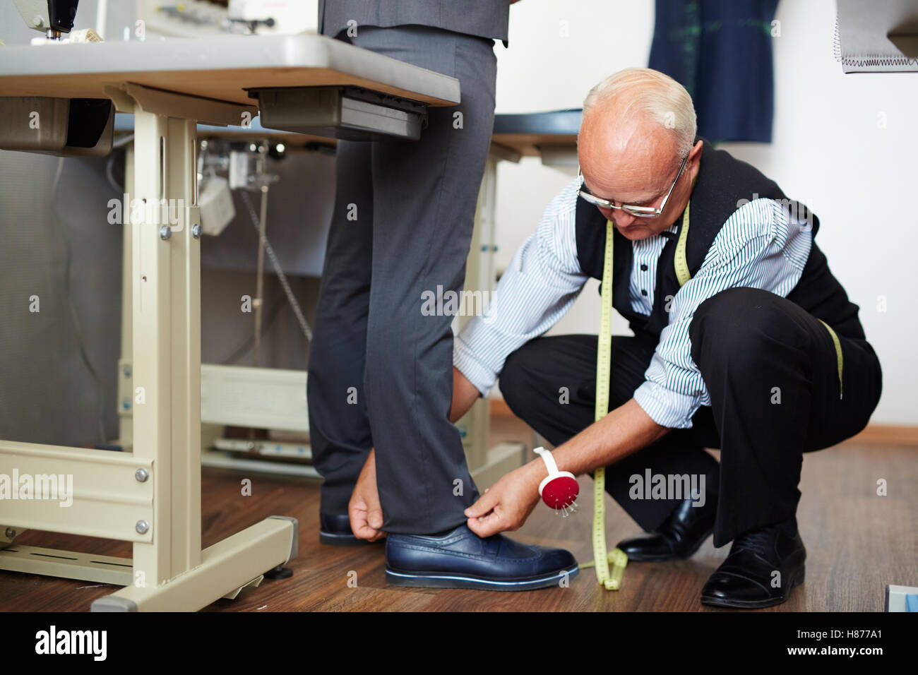 Tailor designer hi-res stock photography and images - Alamy