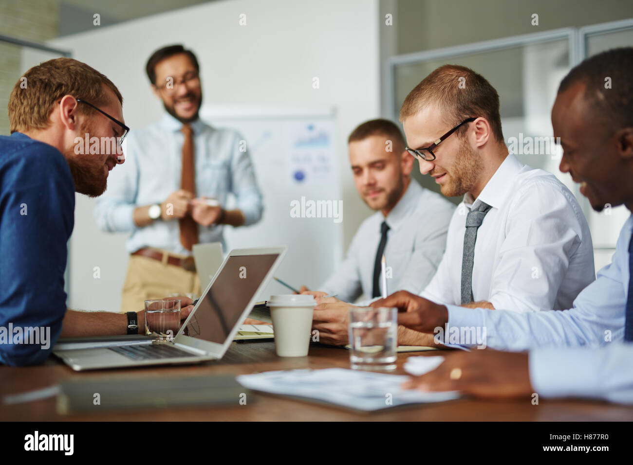 Co working community hi-res stock photography and images - Alamy