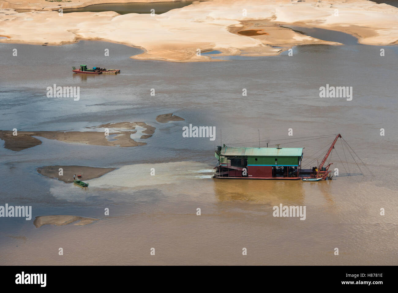Gold dredger, Essequibo River, Rupununi, Guyana Stock Photo - Alamy