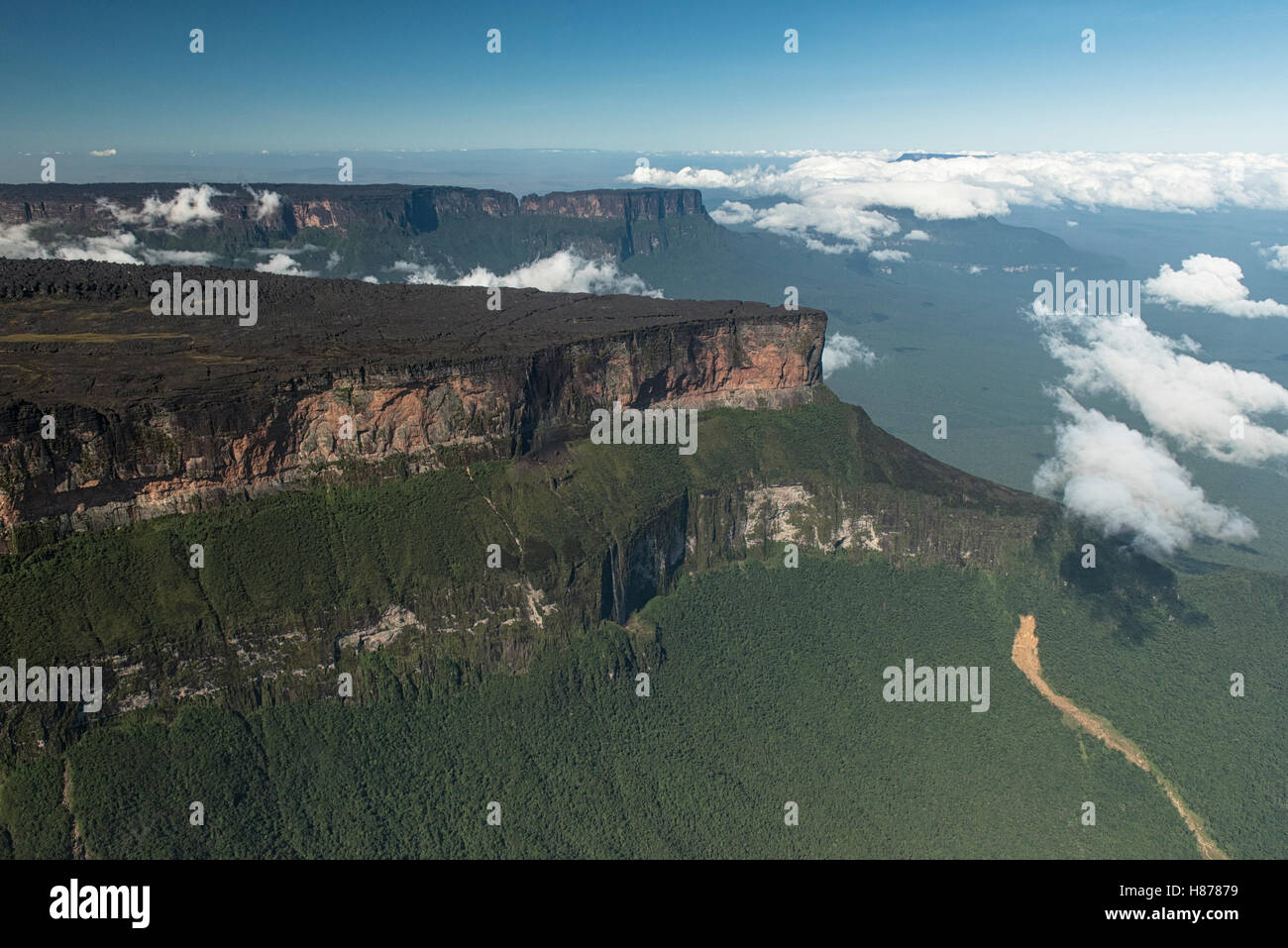 Clouds between tepuis, Mount Roraima, Pacaraima Mountains, Guyana Stock ...