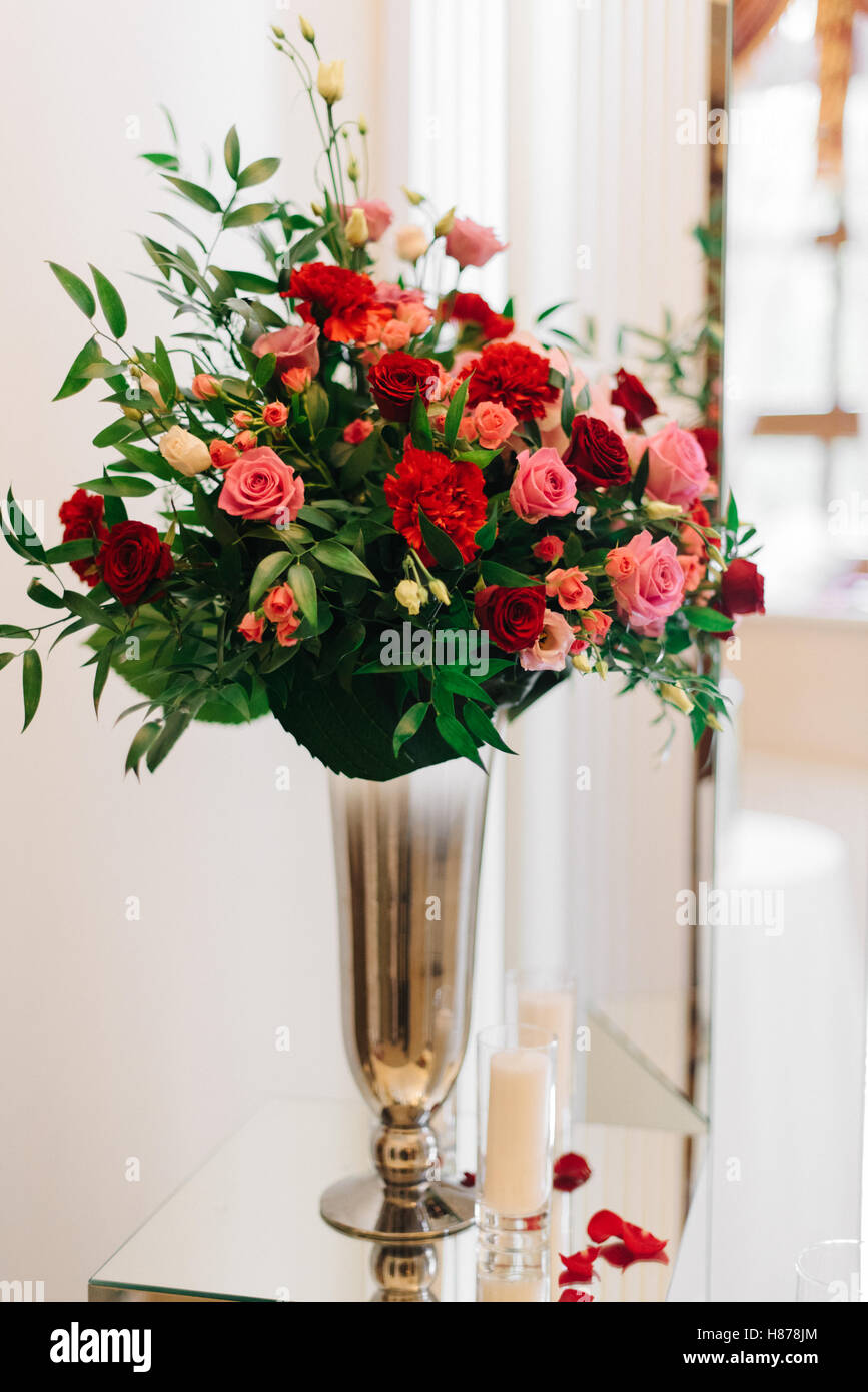 Rose bouquet stands in hi-res stock photography and images - Alamy