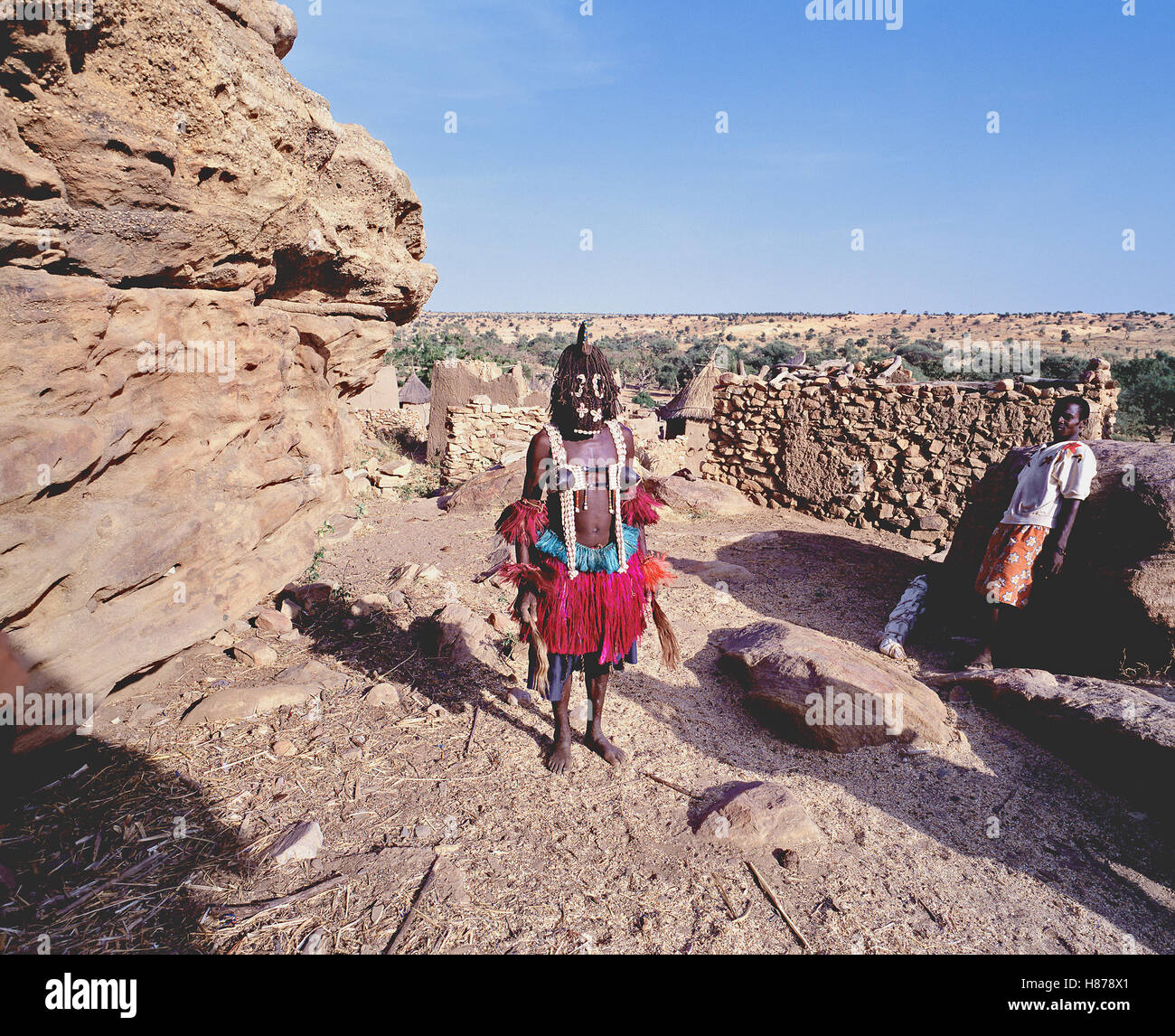 Animism mask hi-res stock photography and images - Alamy