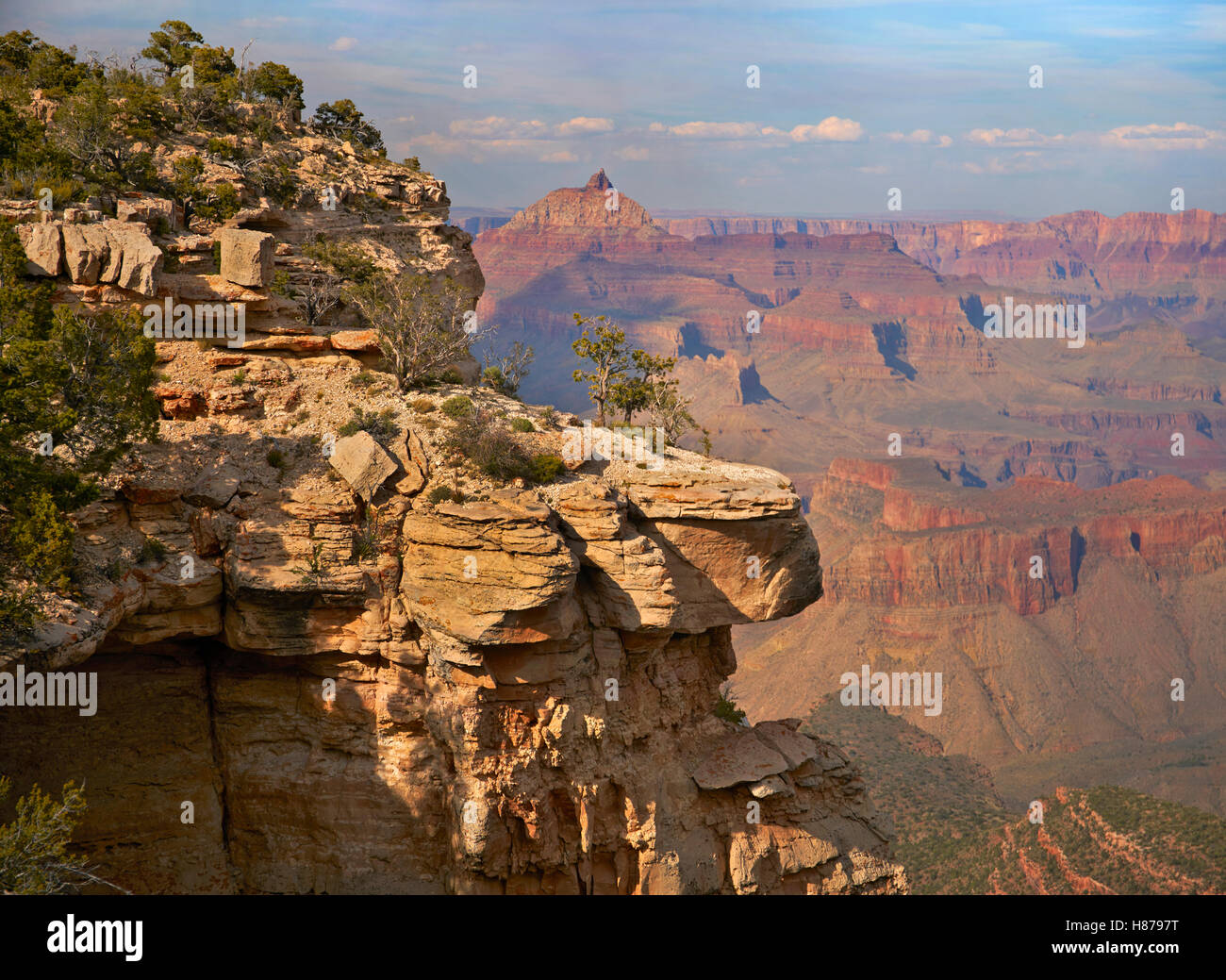 Canyon cliffs, Vishnu Temple from South Rim Trail near Yaki Point ...
