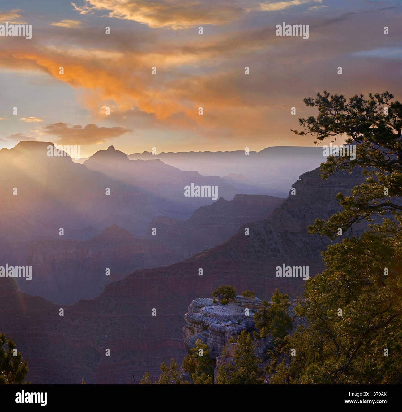 Sunrise at Yavapai Point with Vishnu Temple, Wotans Throne, Grand ...