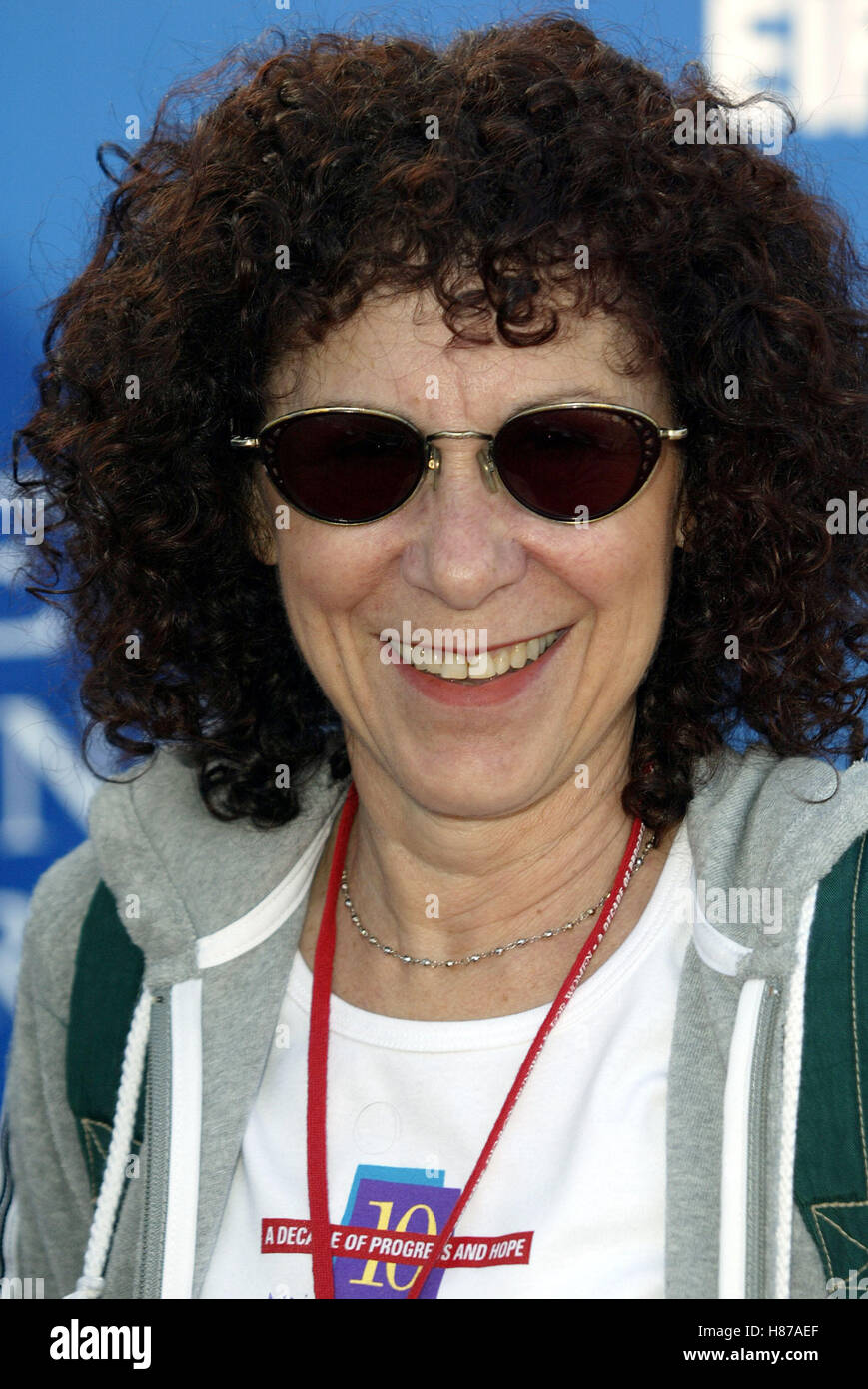 RHEA PERLMAN REVLON RUN/WALK FOR WOMEN LOS ANGELES MEMORIAL COLISEUM ...