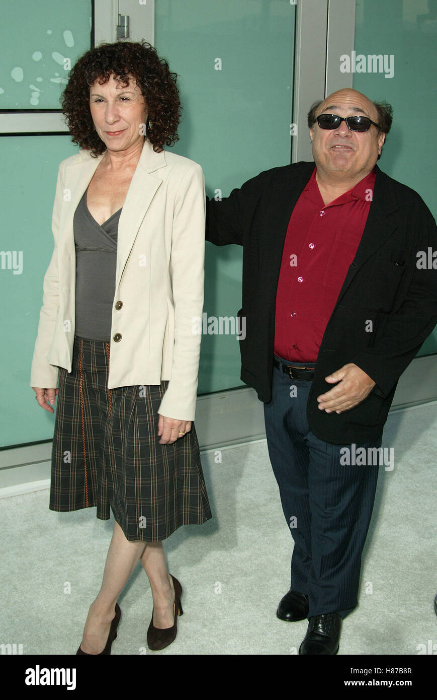 RHEA PERLMAN & DANNY DEVITO THE IN LAWS FILM PREMIERE CINERAMA DOME ...
