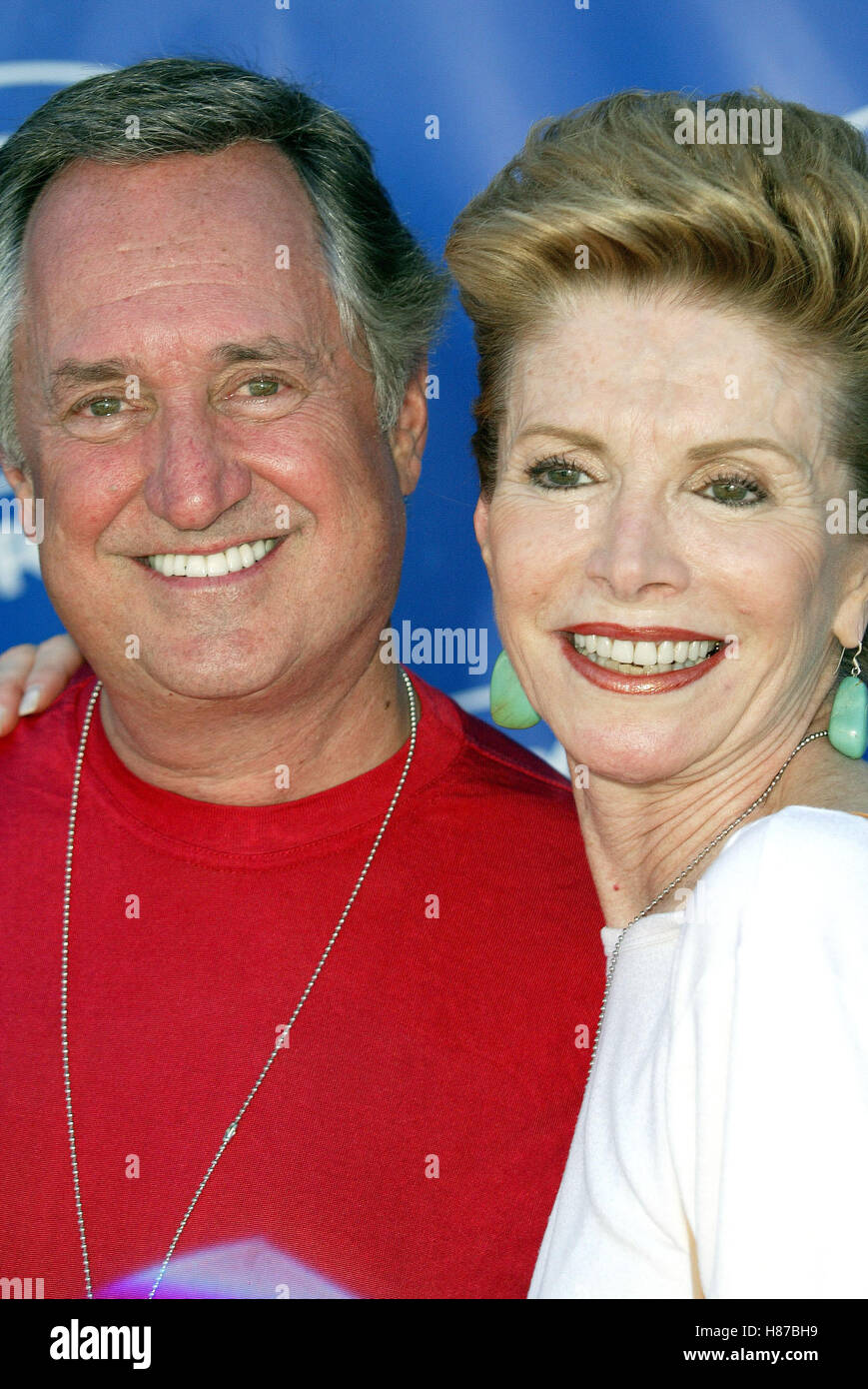 NEIL SEDAKA & WIFE AMERICAN IDOL 2 FINALS UNIVERSAL AMPHITHEATRE LOS ...