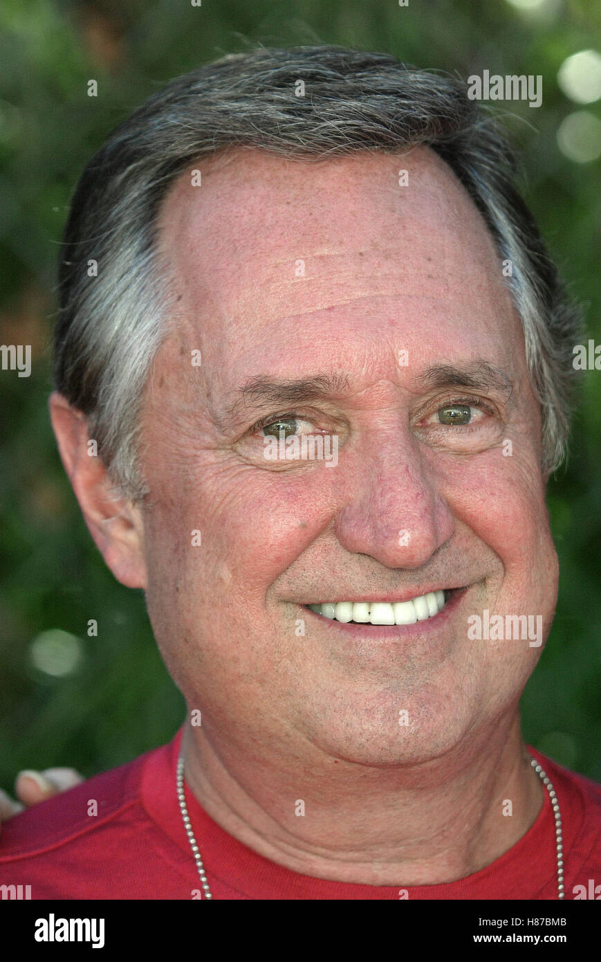 NEIL SEDAKA AMERICAN IDOL 2 FINALS UNIVERSAL AMPHITHEATRE LOS ANGELES ...