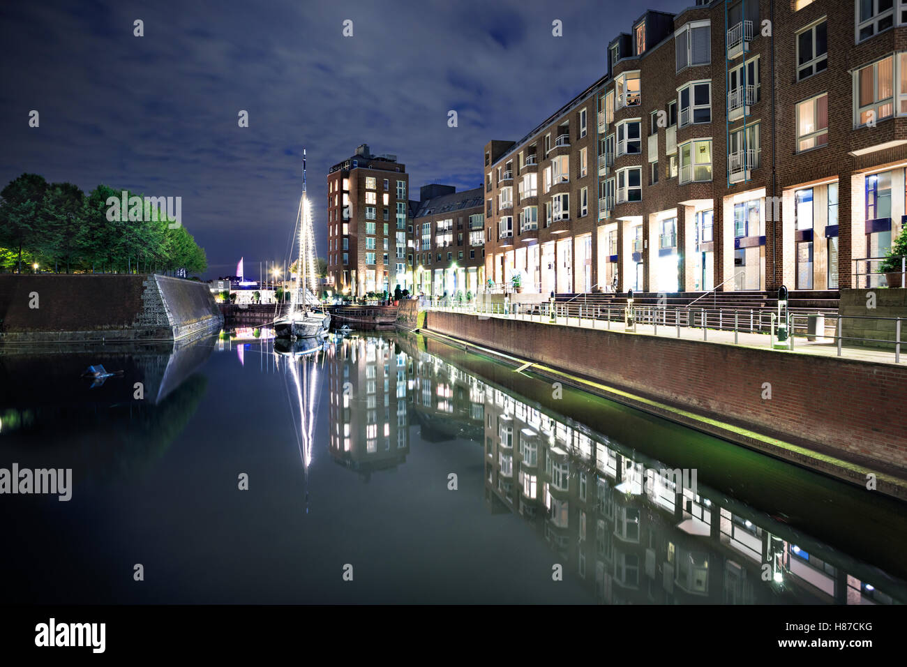 Alter hafen hi-res stock photography and images - Alamy