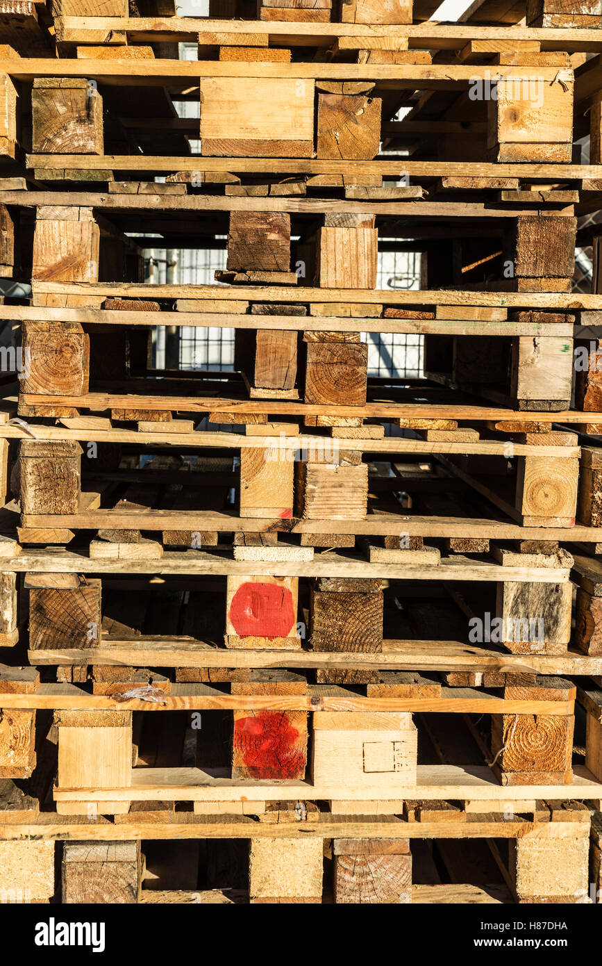 Wooden pallet overlap in warehouse Stock Photo - Alamy