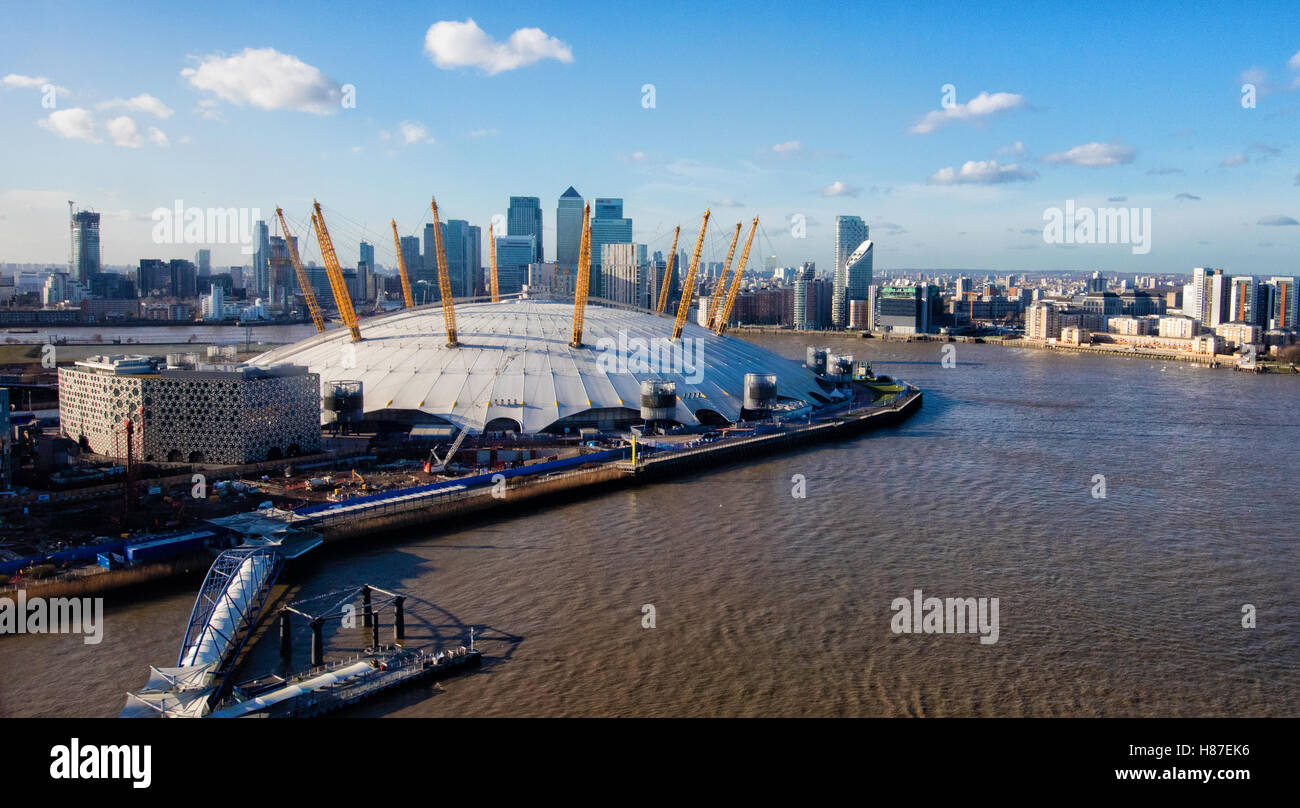 Canary wharf millennium dome hi-res stock photography and images - Alamy