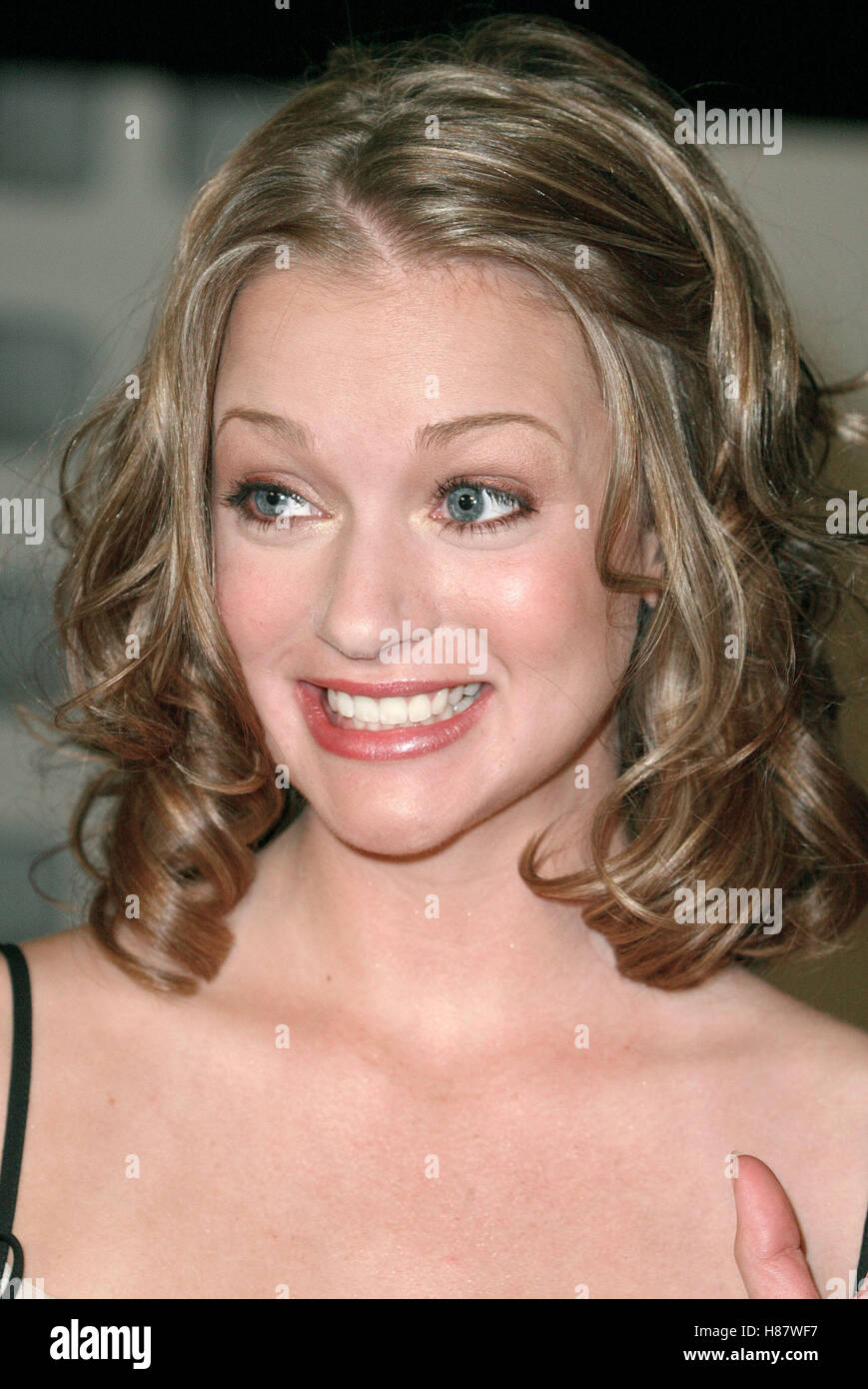 A.J. COOK FINAL DESTINATION 2 FILM PREM CINERAMA DOME HOLLYWOOD LA USA ...