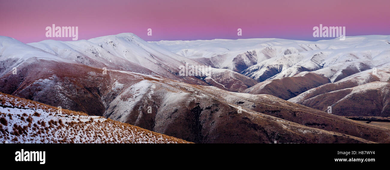 Alpenglow over mountain range, Hawkdun Range, Central Otago, South Island, New Zealand Stock ...