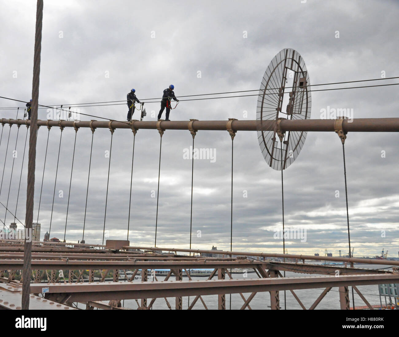 Brooklyn bridge construction workers hi-res stock photography and ...