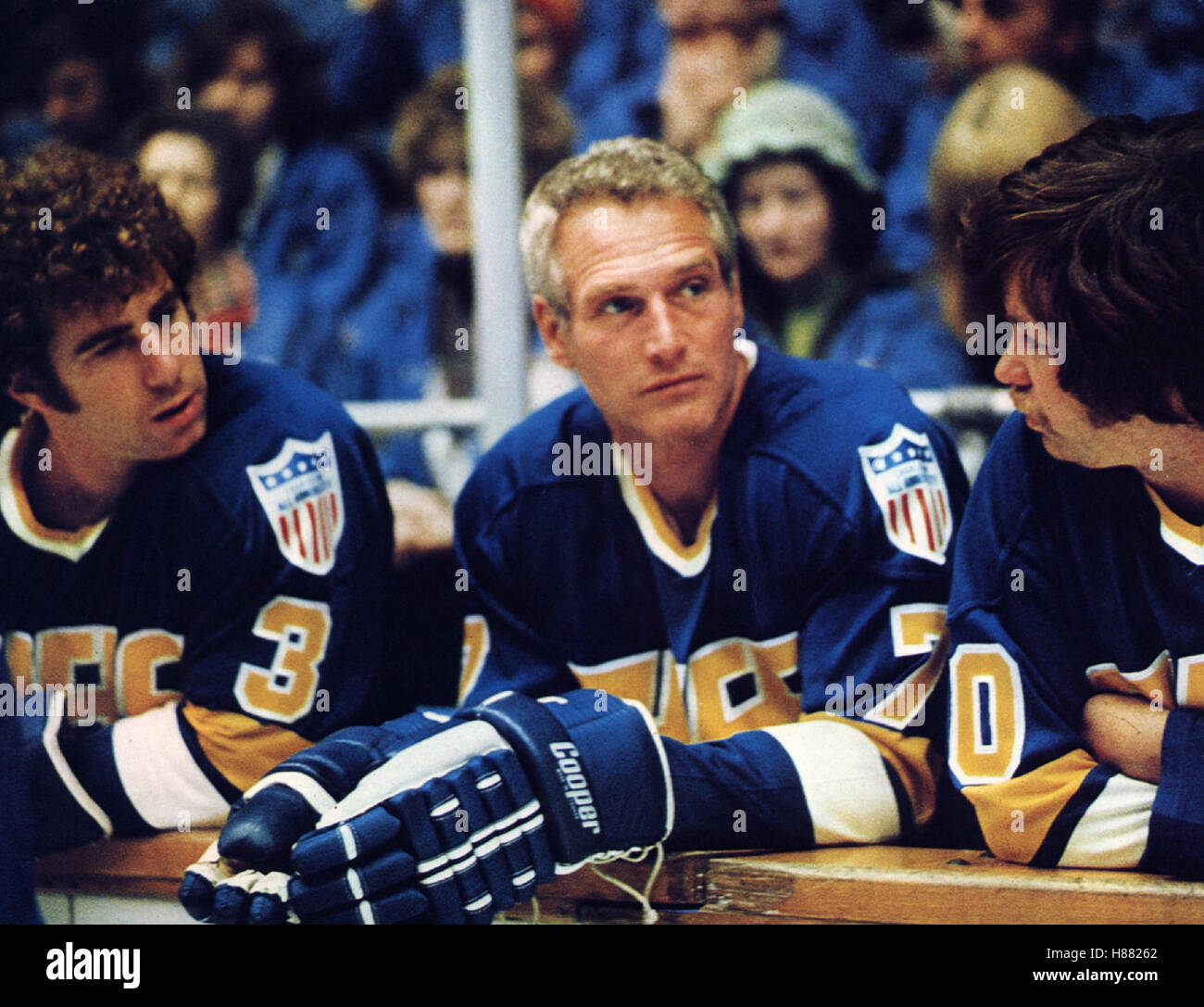 Paul newman slap shot 1977 hi-res stock photography and images - Alamy