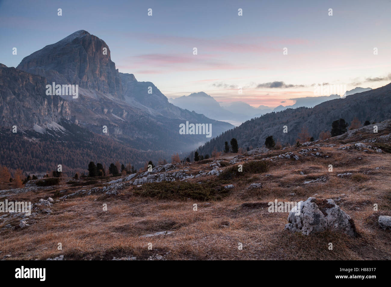 Sunrise giau pass hi-res stock photography and images - Alamy