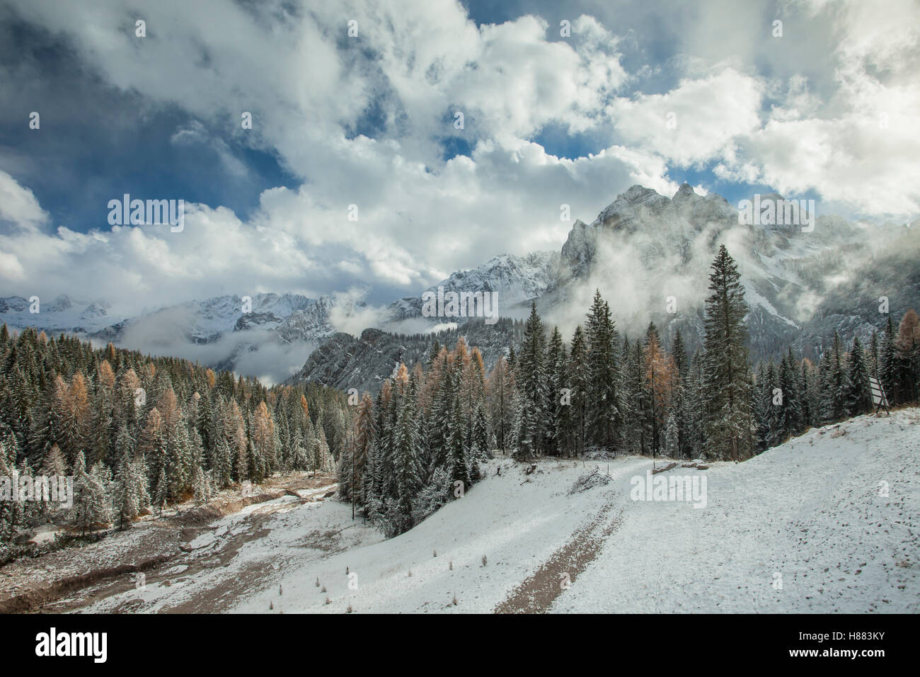 Northern italy snow mountains hi-res stock photography and images - Alamy