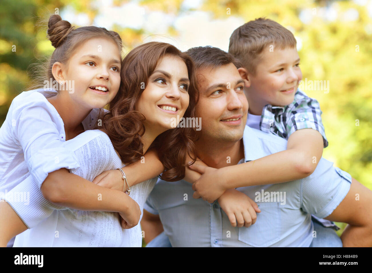 Parents Giving Children Piggybacks Stock Photo - Alamy