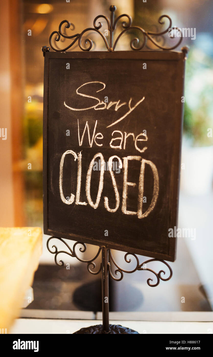 Sorry we're closed' sign in a fashion boutique in Tokyo, Japan Stock ...