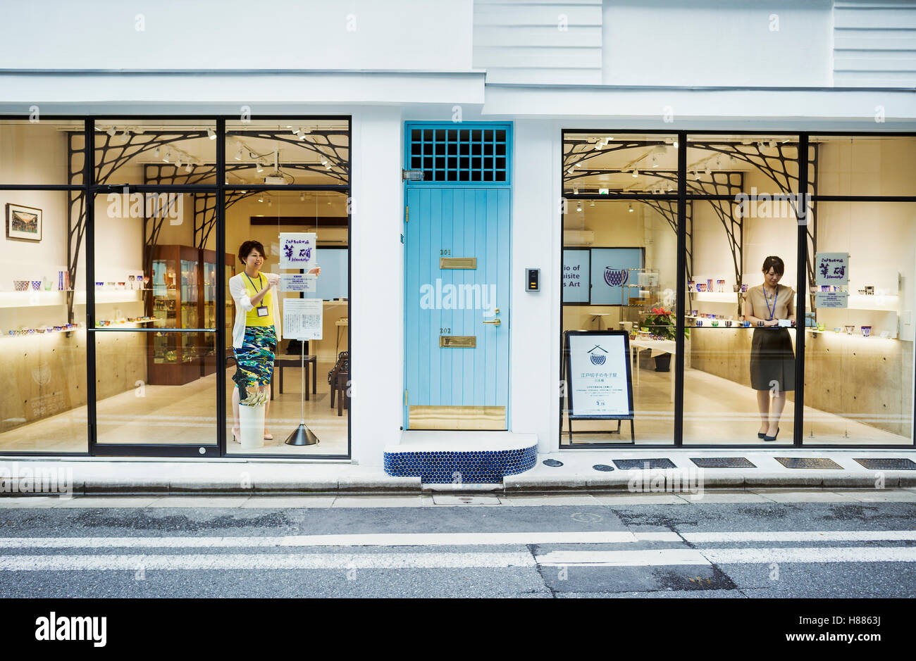 Shop selling Edo Kiriko cut glass in Tokyo, Japan Stock Photo - Alamy