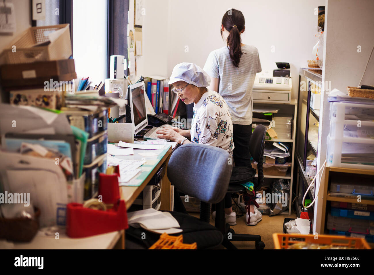 Woman fast food full length hi-res stock photography and images - Alamy