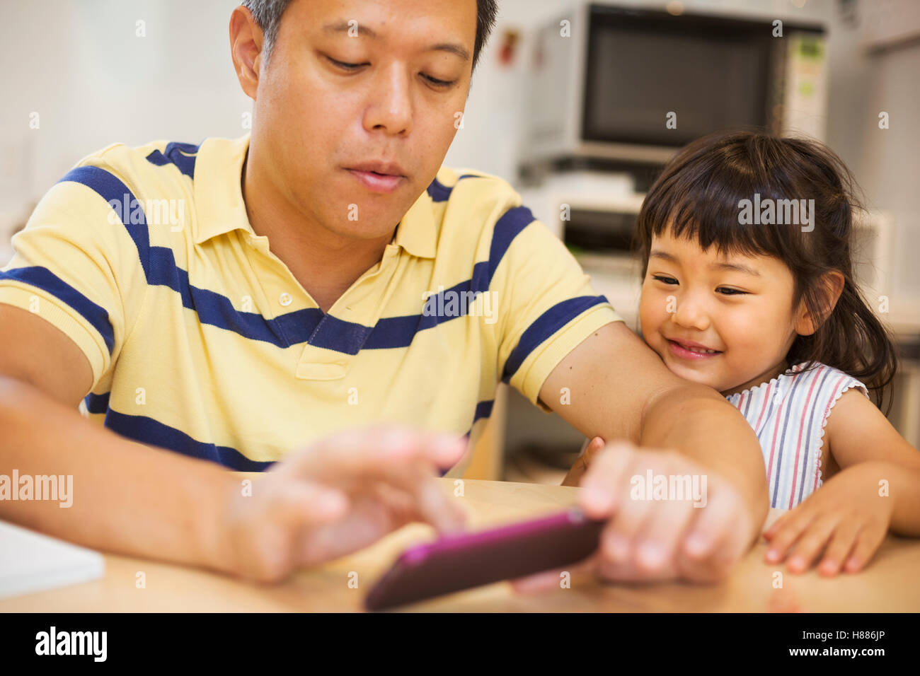 Smart family hi-res stock photography and images - Alamy