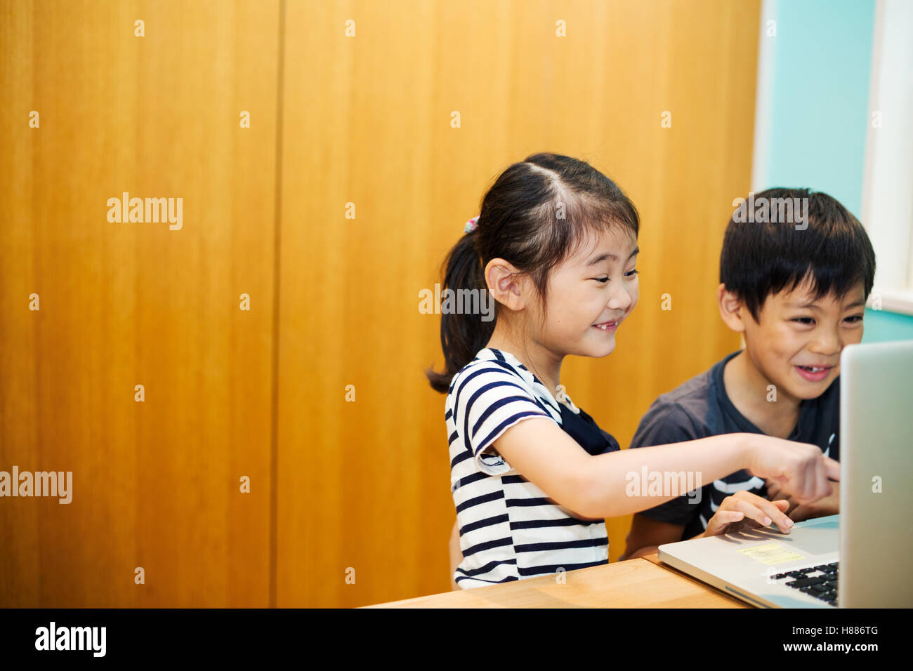 Two boys using laptop hi-res stock photography and images - Alamy