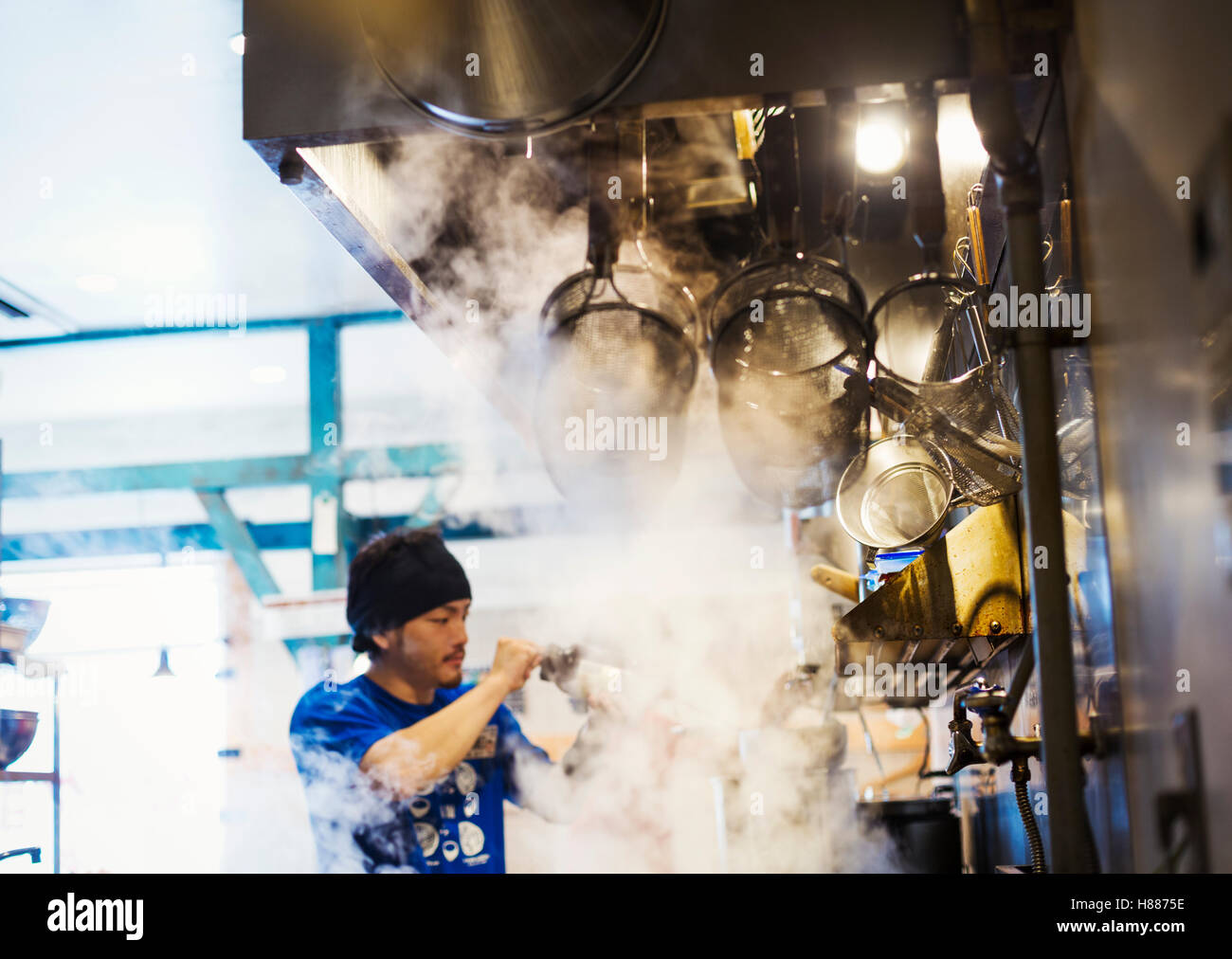 Pot noodle steam hi-res stock photography and images - Alamy