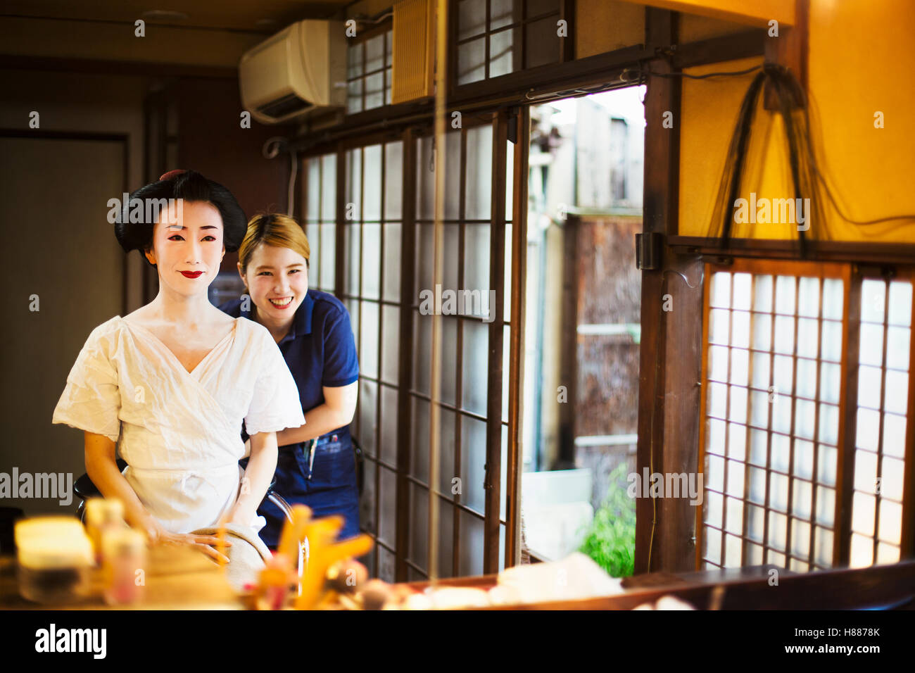 Geisha dressing hi-res stock photography and images - Alamy