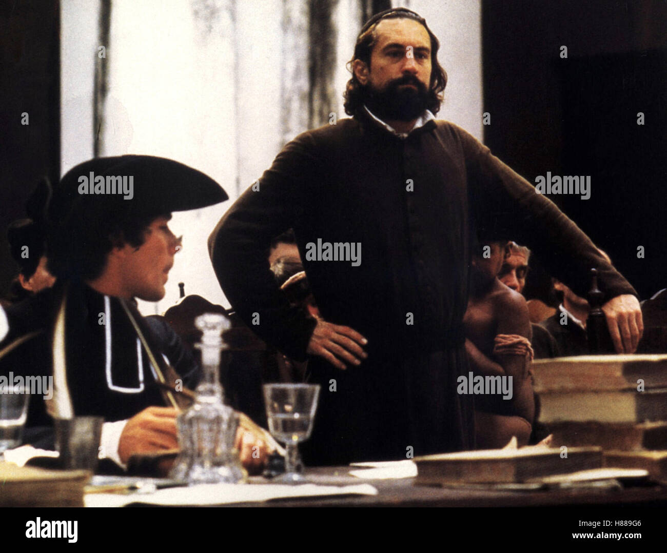 The mission 1986 robert de niro hi-res stock photography and images - Alamy