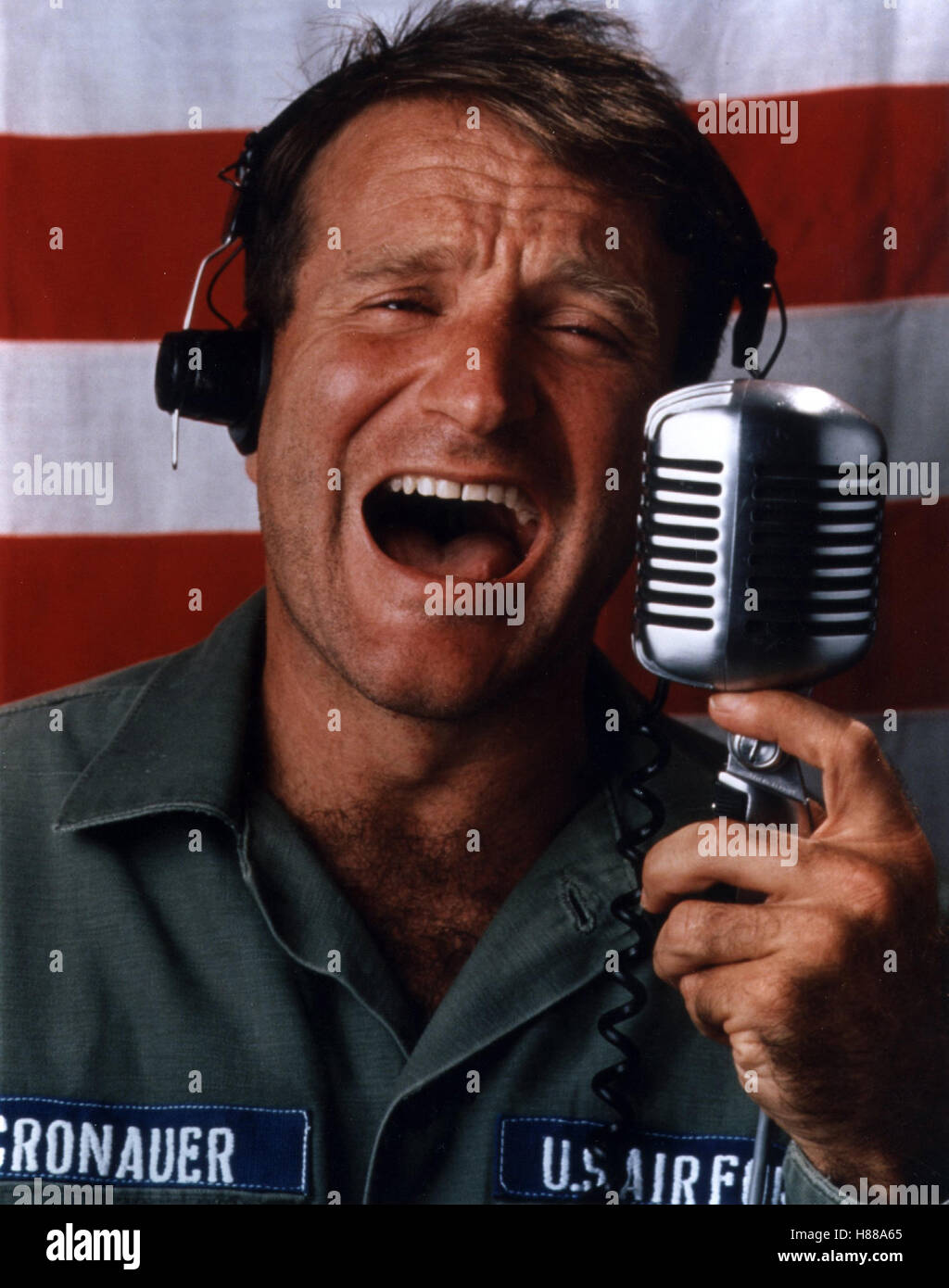 Good morning vietnam 1987 robin williams hi-res stock photography and ...