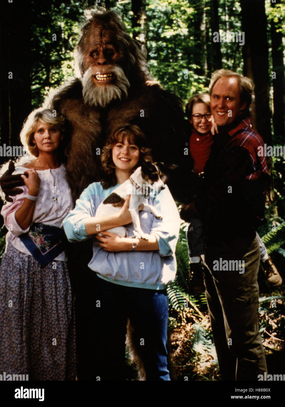 Harry and the hendersons hi-res stock photography and images - Alamy