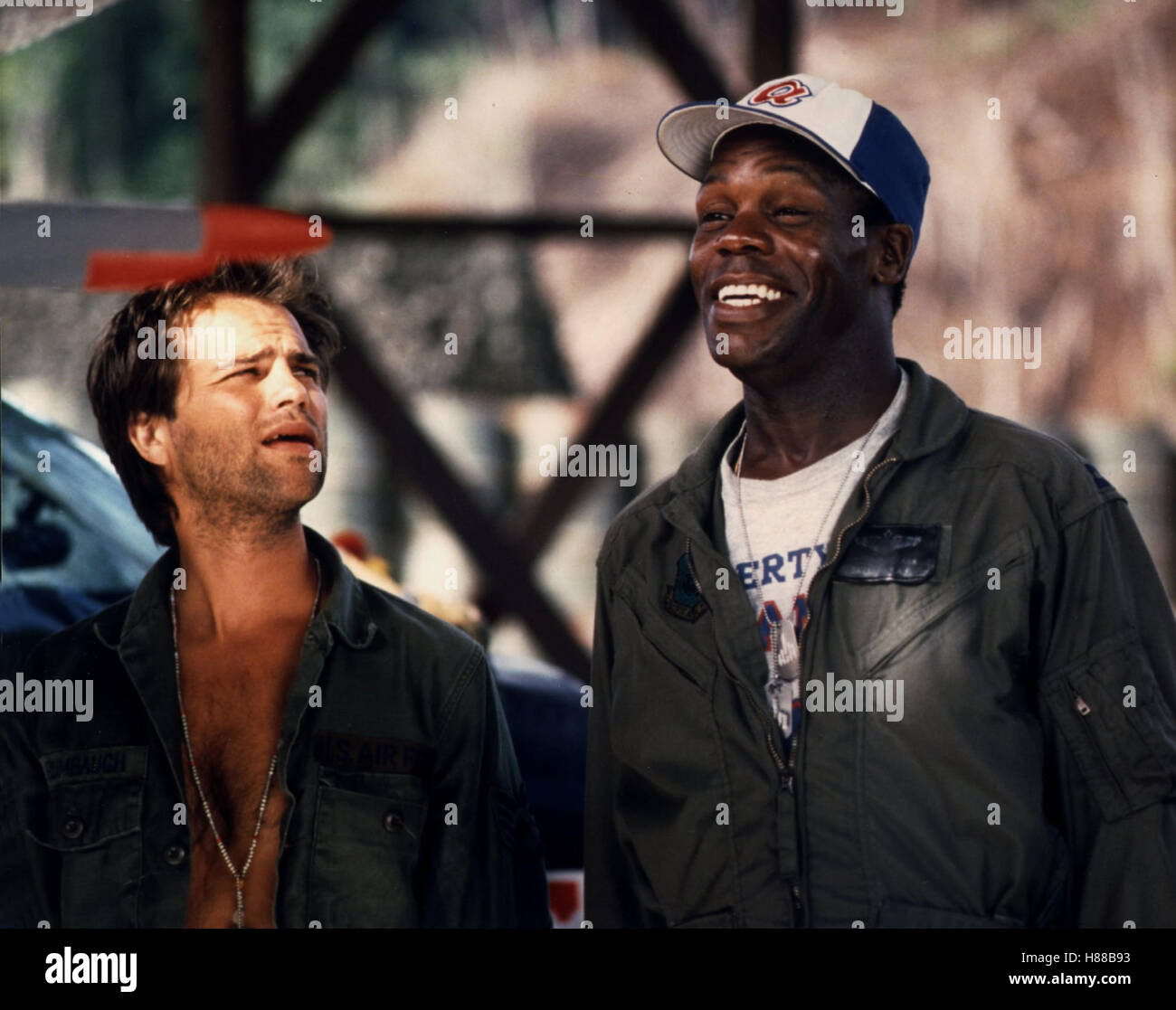 BAT 21 - Mitten im Feuer, (BAT 21) USA 1988, Regie: Peter Markle ...